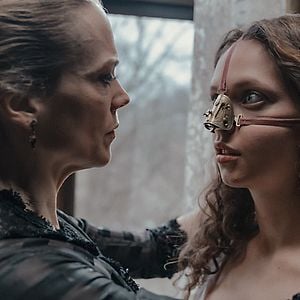 La hermanastra fea - Película 2025 - SensaCine.com.mx