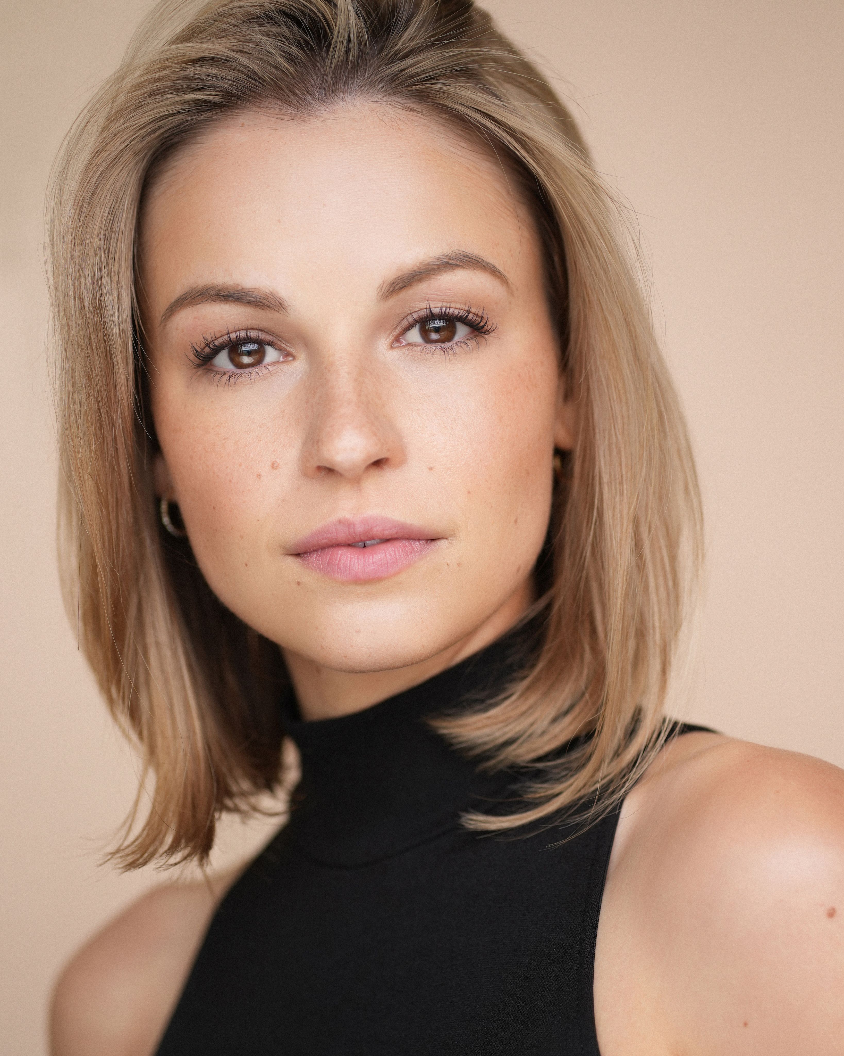 Kayla Wallace : Su biografía - SensaCine.com.mx