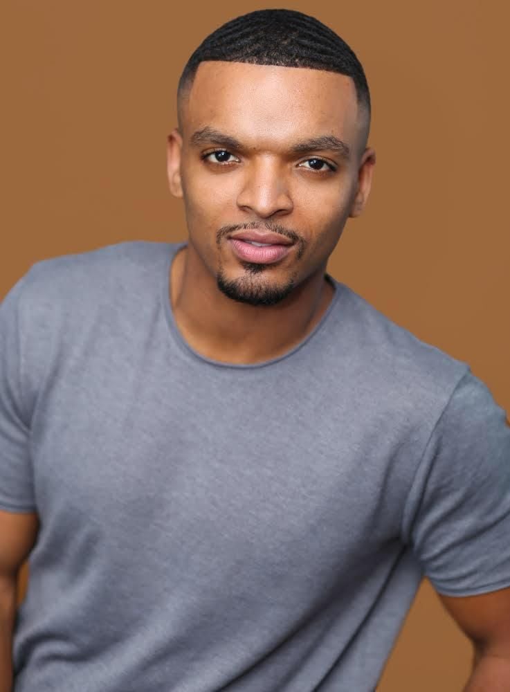 Myles Bullock : Su biografía - SensaCine.com.mx