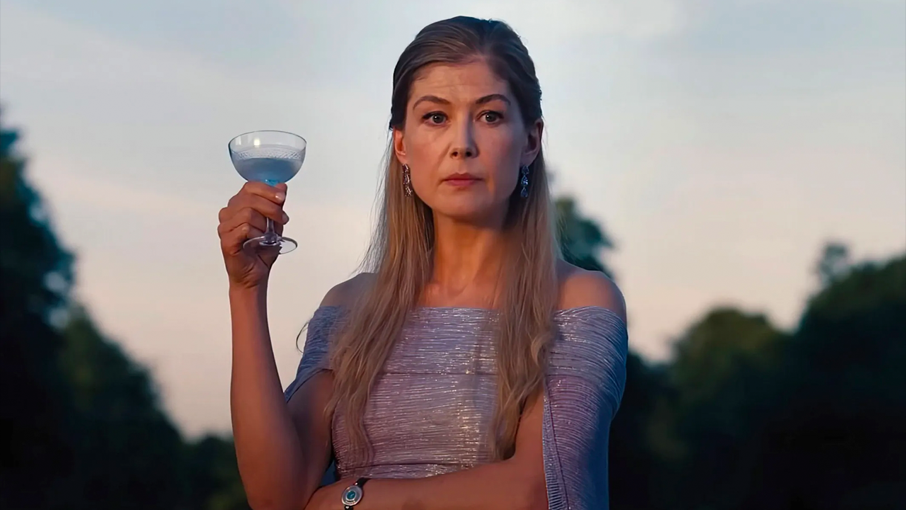 Rosamund Pike también cayó ante los encantos de Jacob Elordi y esta es ...