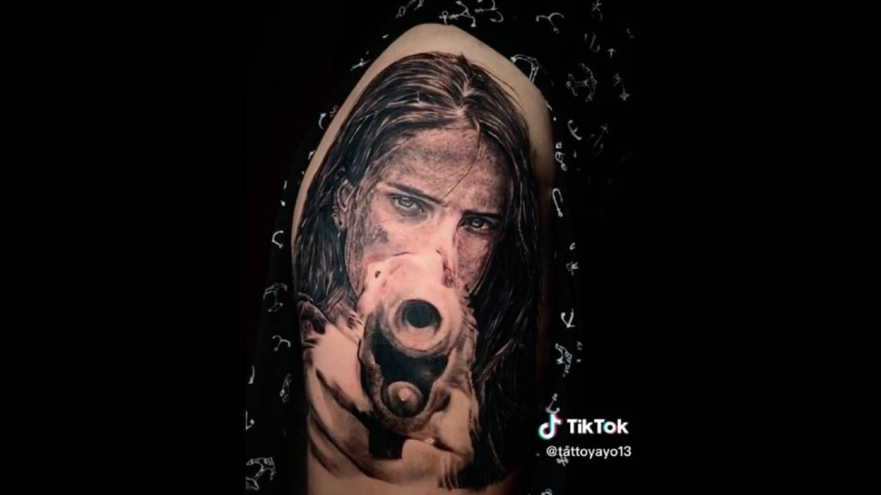 Este fan se hizo un tatuaje de 'Rosario Tijeras' con la cara de Bárbara de Regil - Noticias de ...