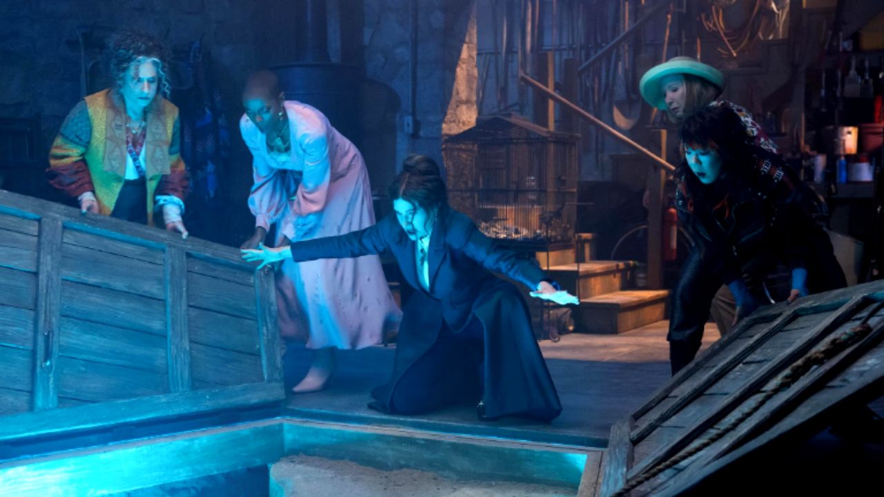 ¡Llegó la spooky season!: 5 series de magia, aventuras y miedo que ver ...