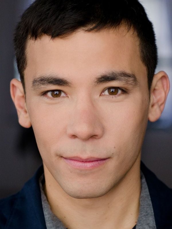 Conrad Ricamora : Su biografía - SensaCine.com.mx
