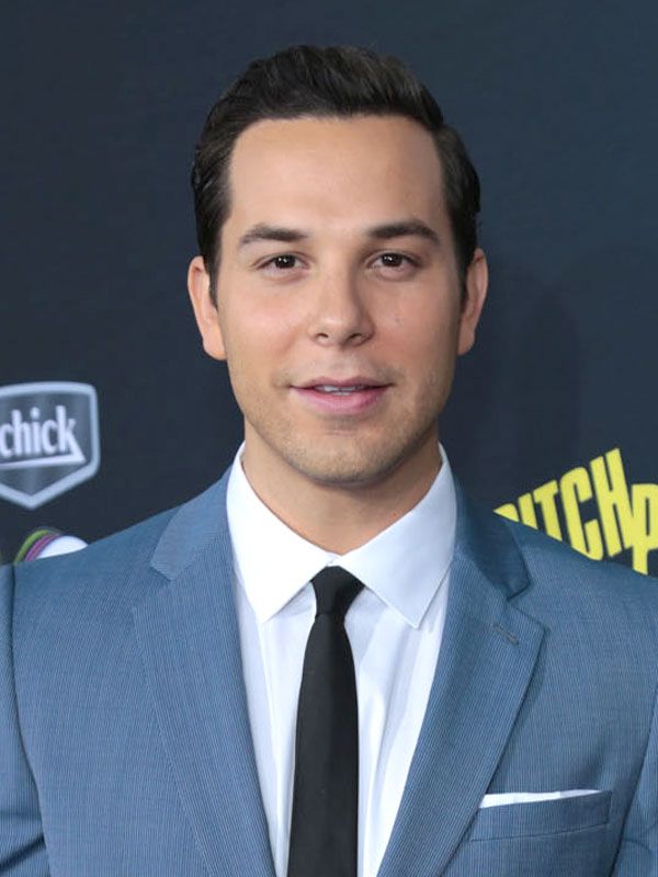 Skylar Astin : Su biografía - SensaCine.com.mx