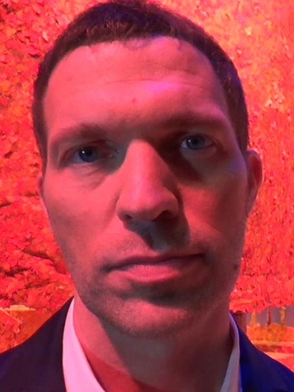 Foto de Travis Knight - Póster Travis Knight - Foto 1 de 3 - SensaCine ...