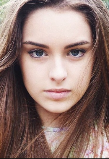 Isabella Moreira : Su biografía - SensaCine.com.mx