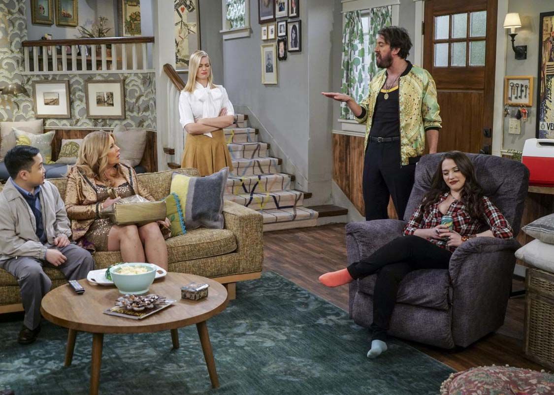 2 Broke Girls : 2 Broke Girls : Foto Jennifer Coolidge, Kat Dennings - Foto 55 sobre 519 ...
