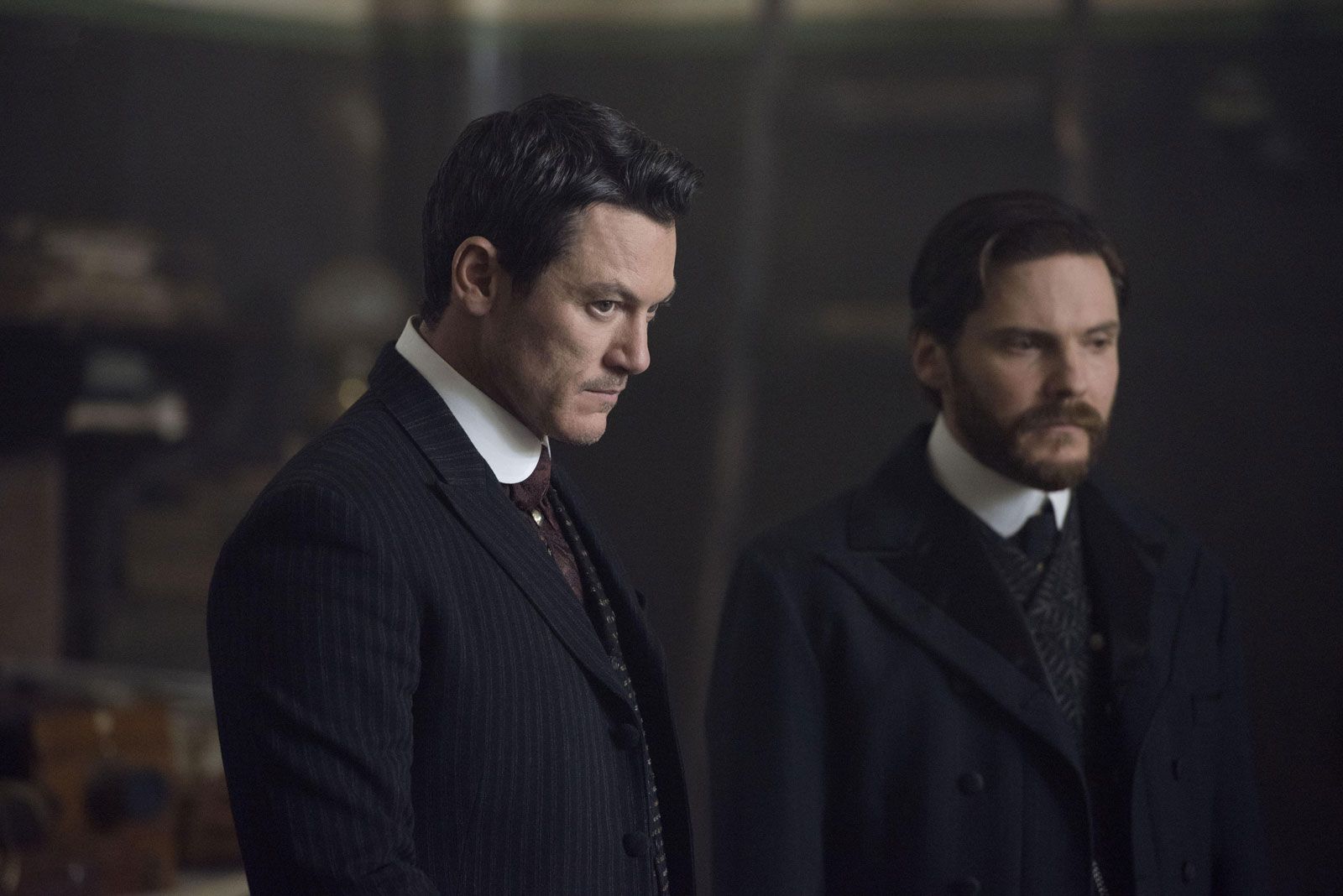 Foto de Luke Evans - The Alienist : Foto Daniel Brühl, Luke Evans ...