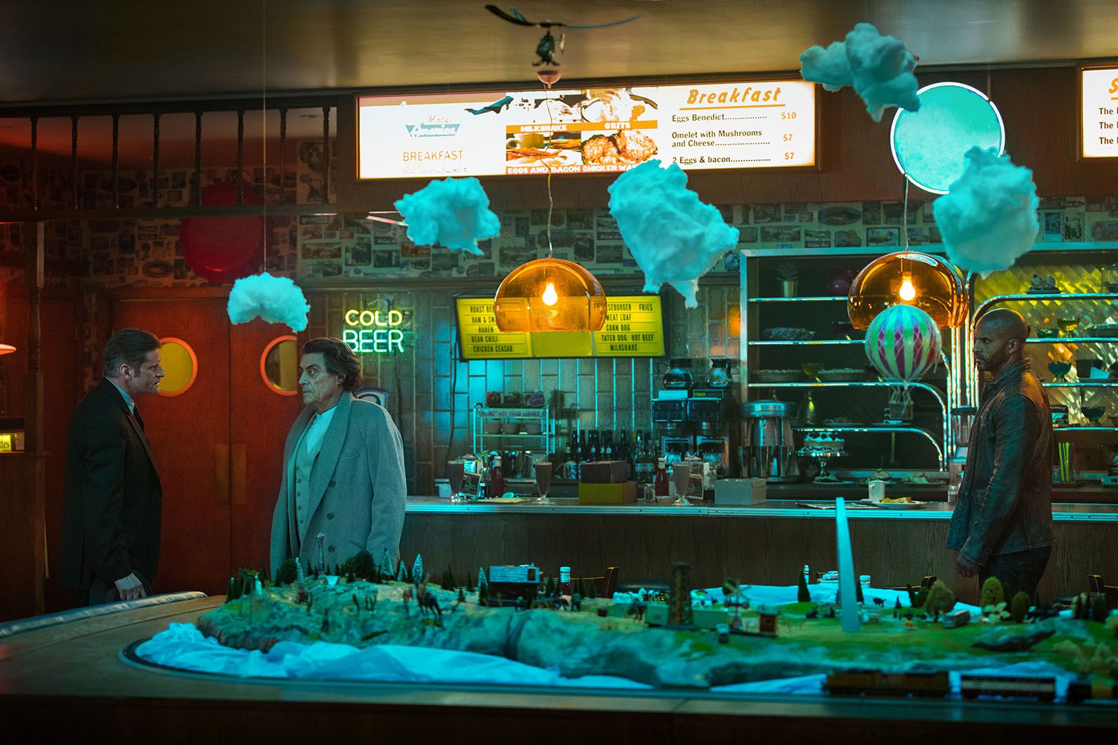 Foto de Ricky Whittle - Foto Ricky Whittle, Crispin Glover, Ian McShane ...