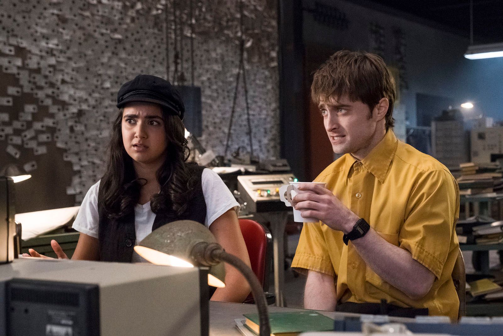 Miracle Workers : Foto Daniel Radcliffe, Geraldine Viswanathan - Foto ...
