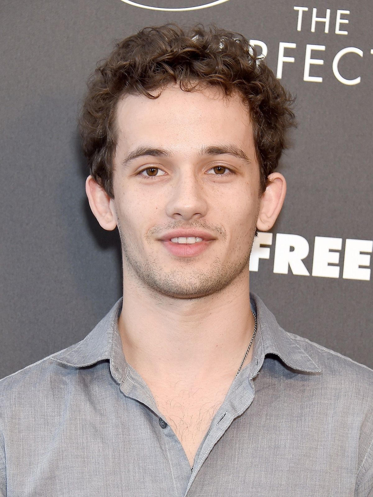 Eli Brown : Su biografía - SensaCine.com.mx