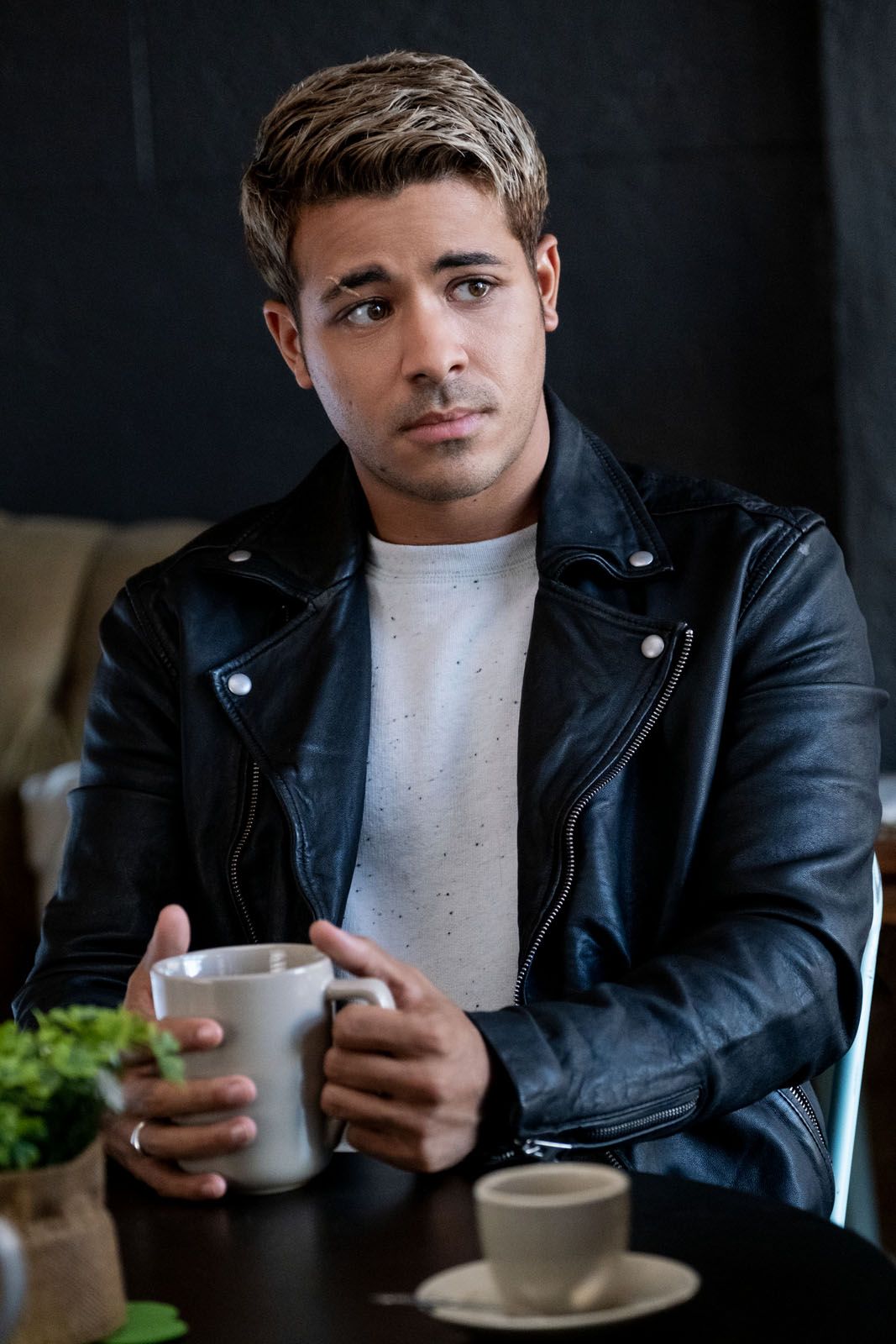 Foto de Christian Navarro - 13 Reasons Why : Foto Christian Navarro - Foto 9 de 27 - SensaCine ...