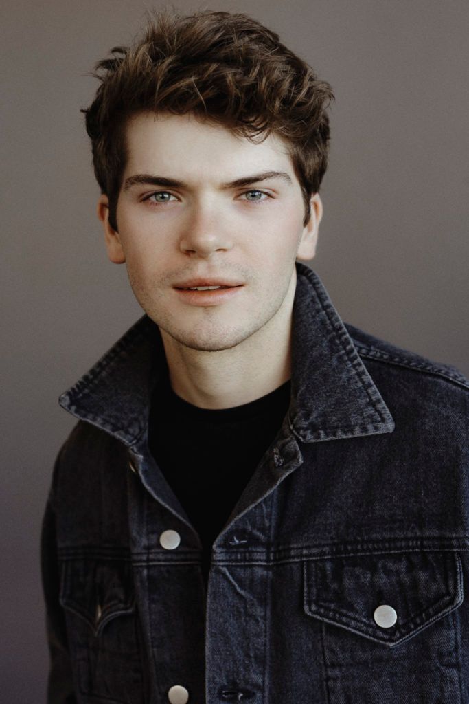 Colton Ryan : Su biografía - SensaCine.com.mx