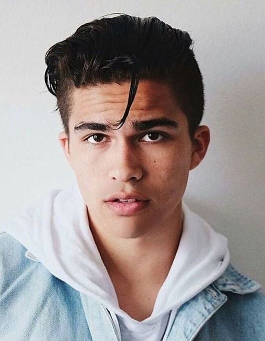 Alex Aiono : Su biografía - SensaCine.com.mx