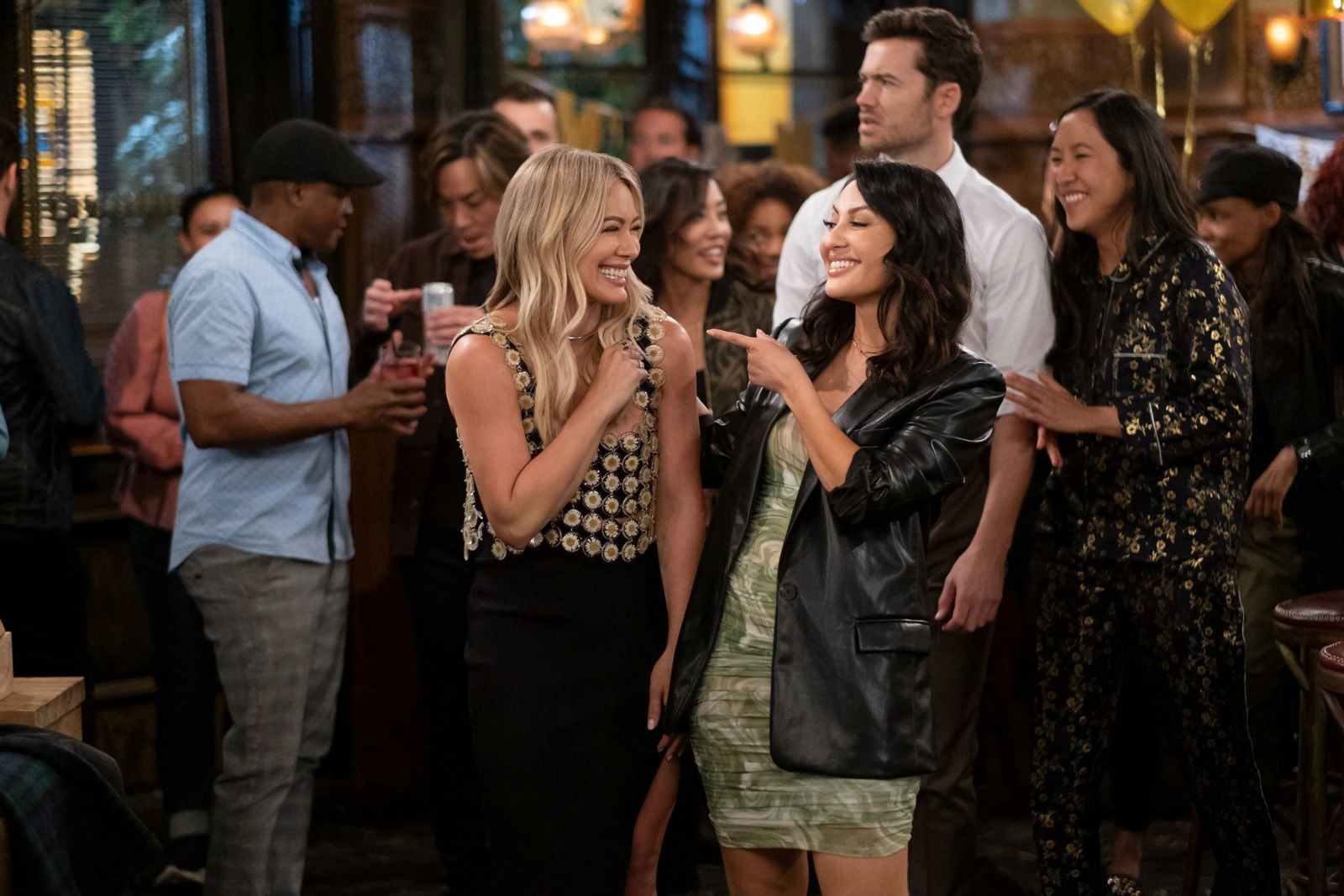 How I Met Your Father : Foto Hilary Duff, Francia Raisa - Foto 1 sobre ...