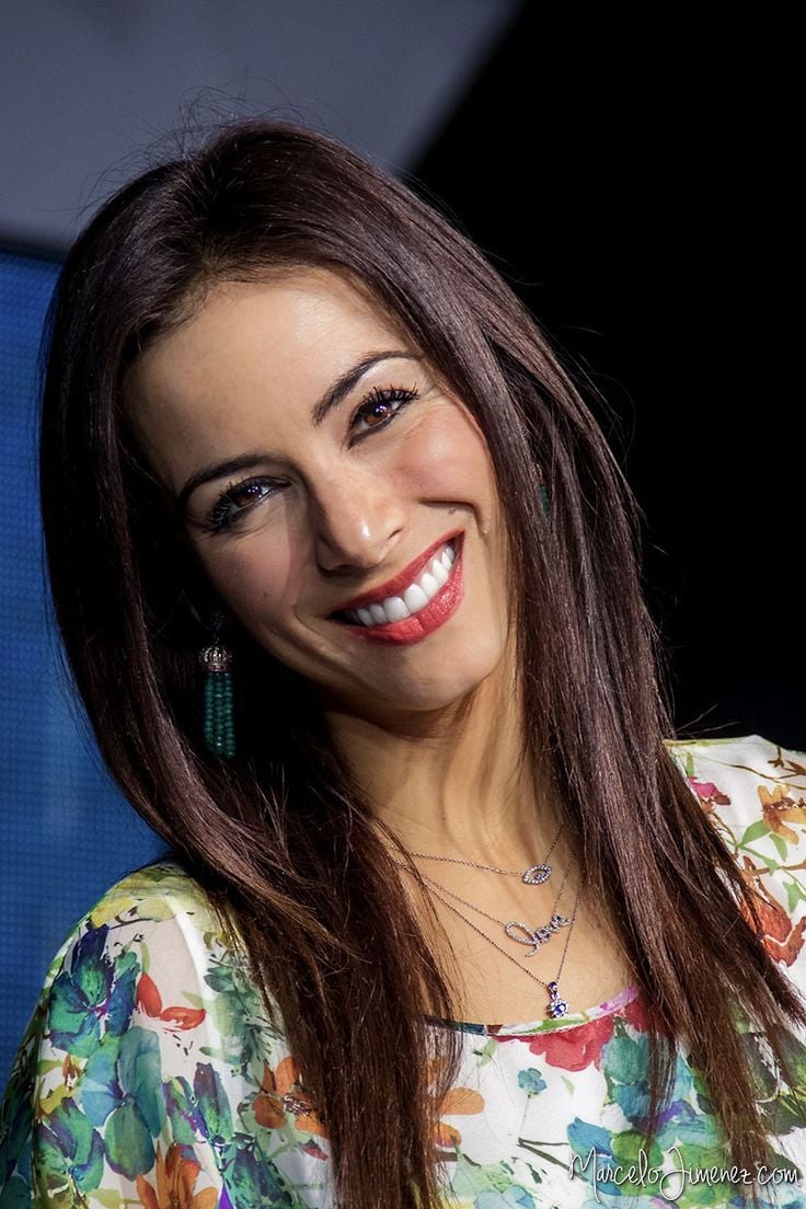 Claudia Lizaldi : Su biografía - SensaCine.com.mx