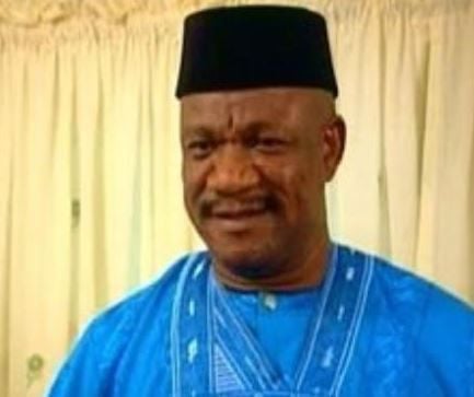 Alex Usifo Omiagbo - SensaCine.com.mx