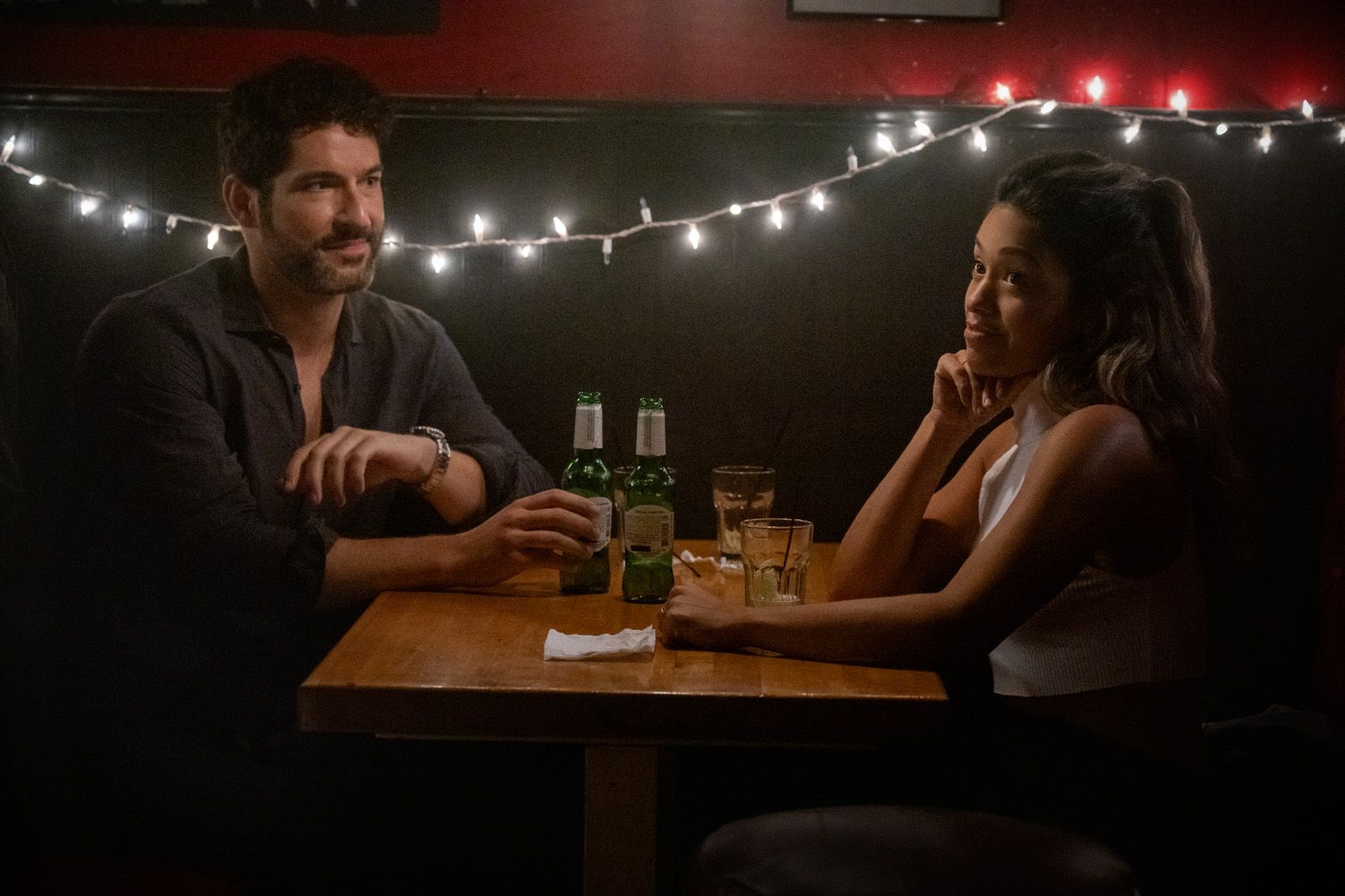 Foto de Tom Ellis - El juego del amor : Foto Gina Rodriguez, Tom Ellis ...