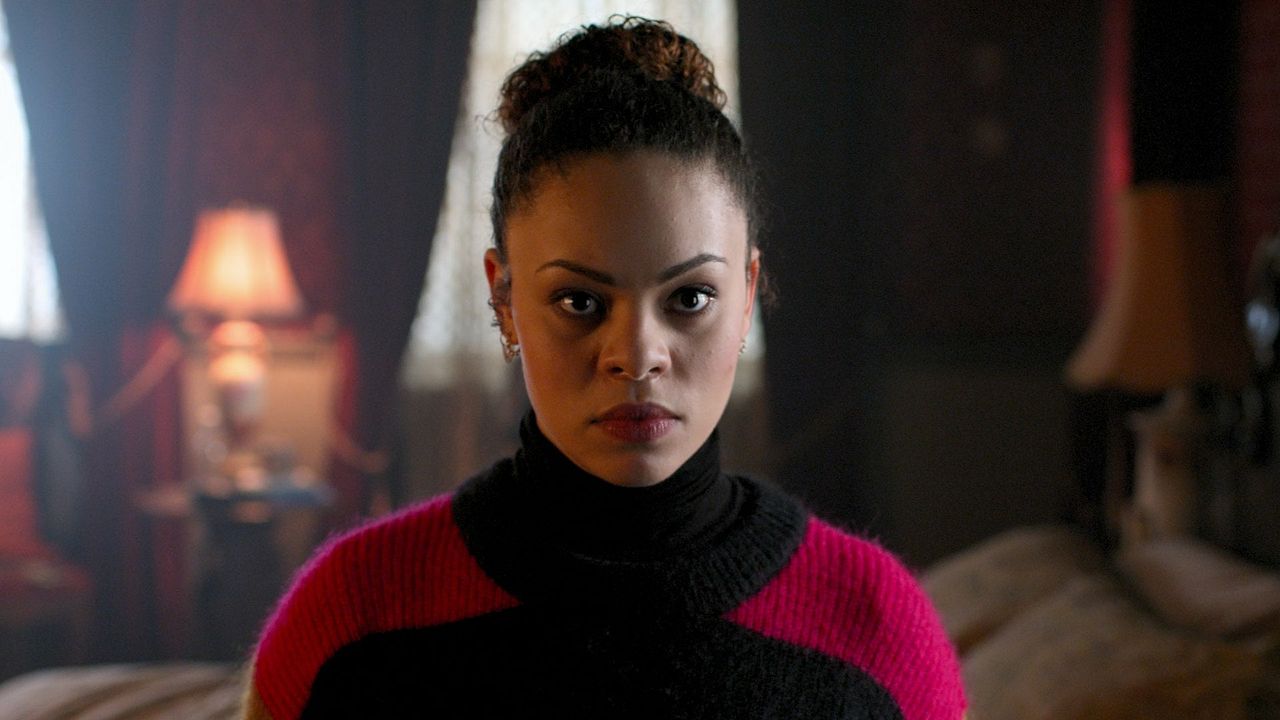 Cartel October Faction temporada 1 - Cartel 5 sobre 15 - SensaCine.com.mx