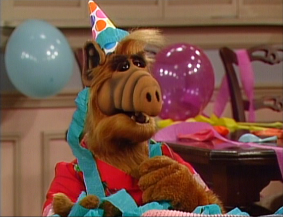 'ALF' - Tráiler Oficial - Temporada 2 - Vídeo ALF - SensaCine.com.mx
